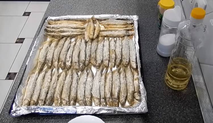 Capelin in the oven: a step by step recipe with 🐟 photo