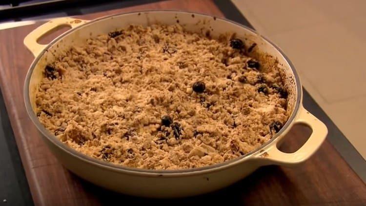 Crumble with apples step by step 🍎 recipe with photo