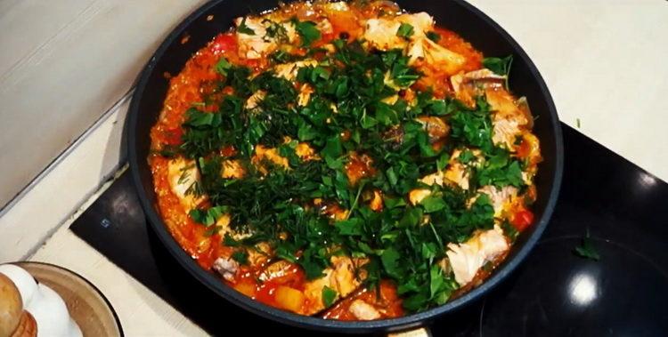 Ikan dan sayur-sayuran mengikut resipi langkah-demi-langkah with dengan ...